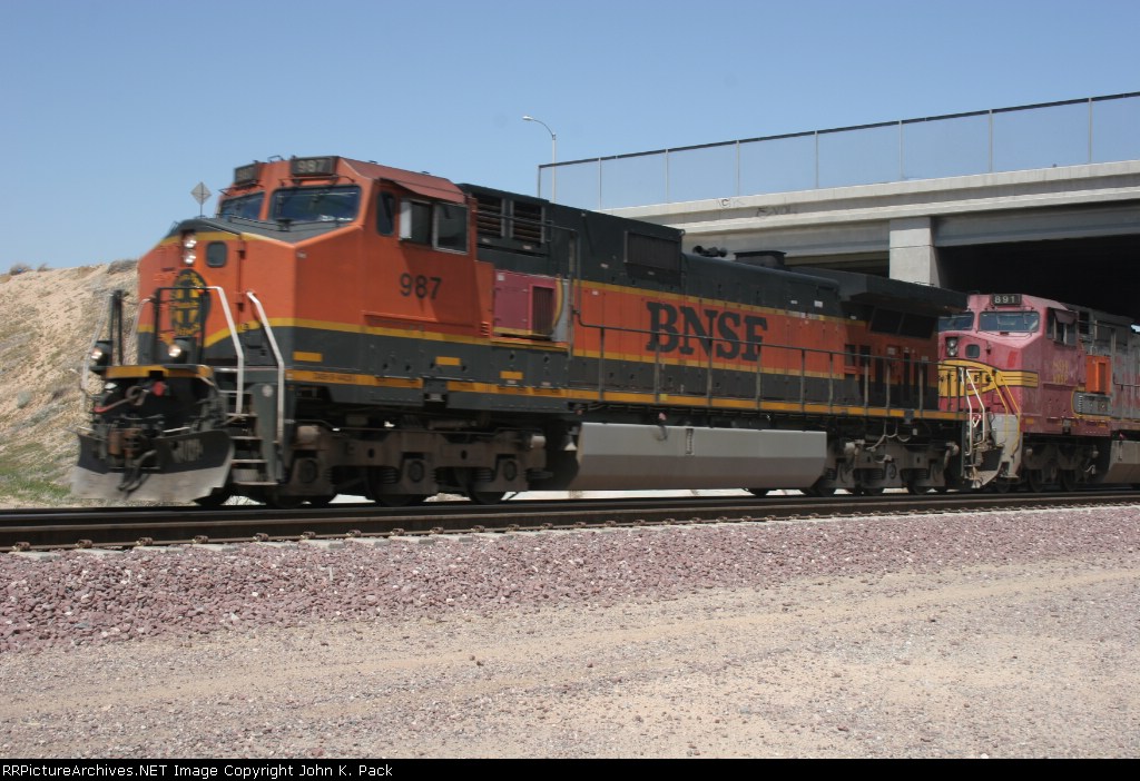BNSF 987